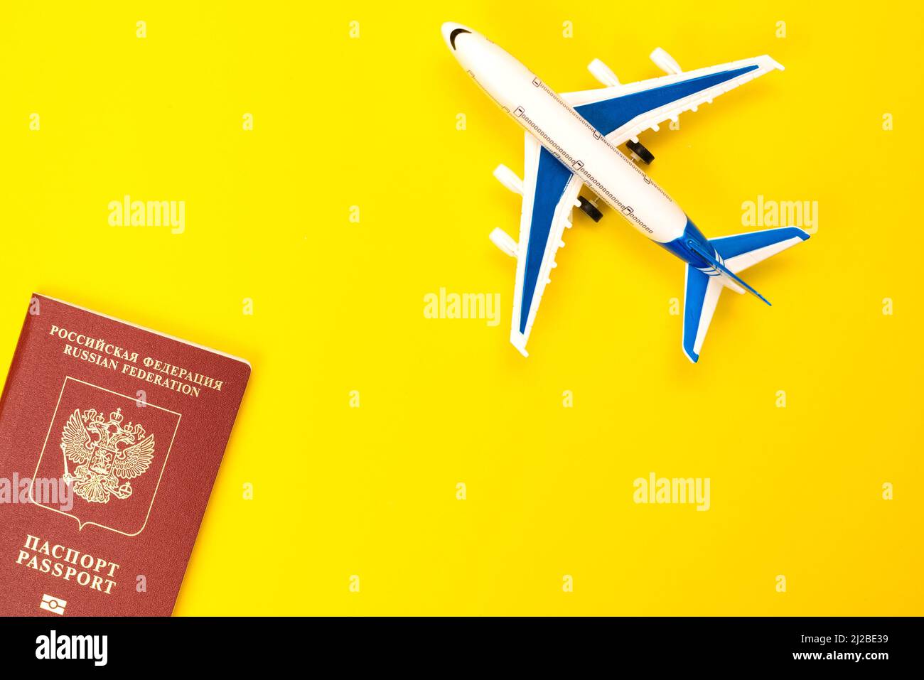 Moving to another country hi-res stock photography and images - Alamy