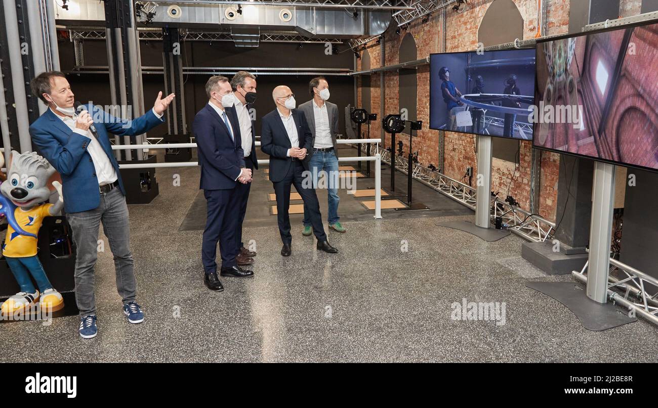 Hamburg, Germany. 31st Mar, 2022. Frederik Braun (l-r), entrepreneur ...