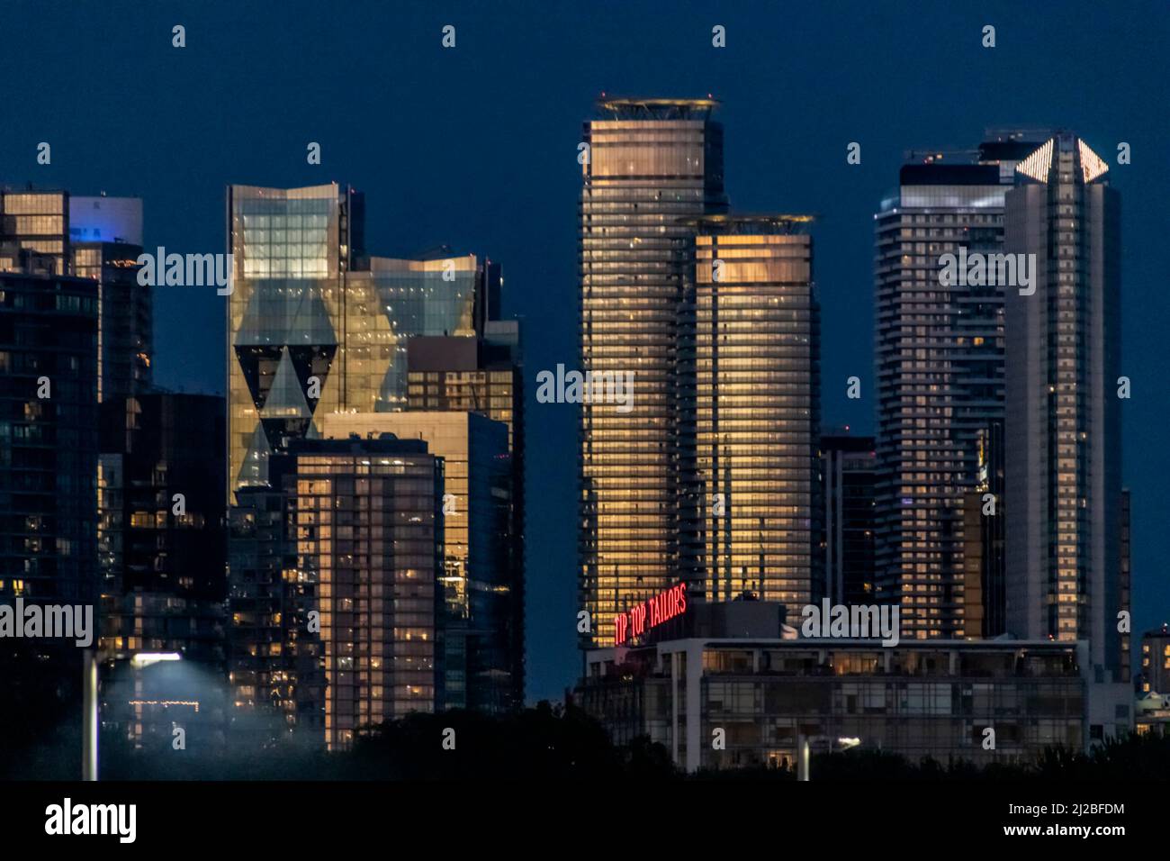 Tip top tailors building hi-res stock photography and images - Alamy