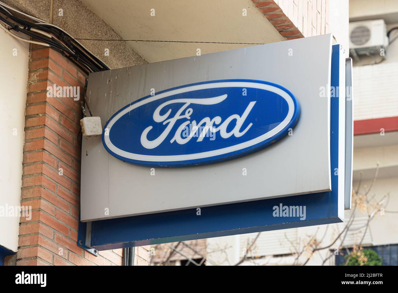Ford auto dealer hi-res stock photography and images - Alamy