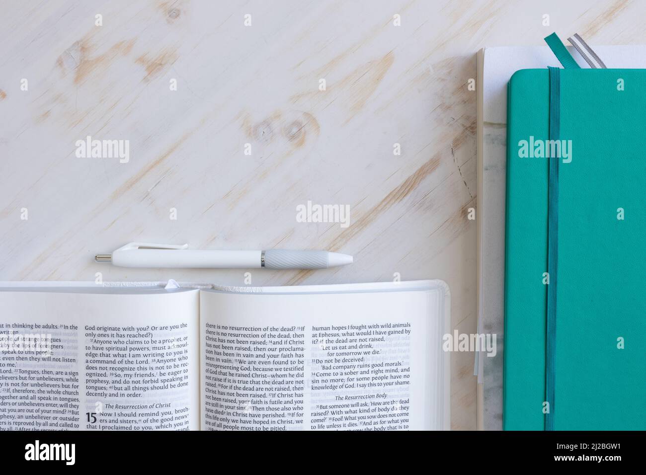Open bible on desk hi-res stock photography and images - Alamy