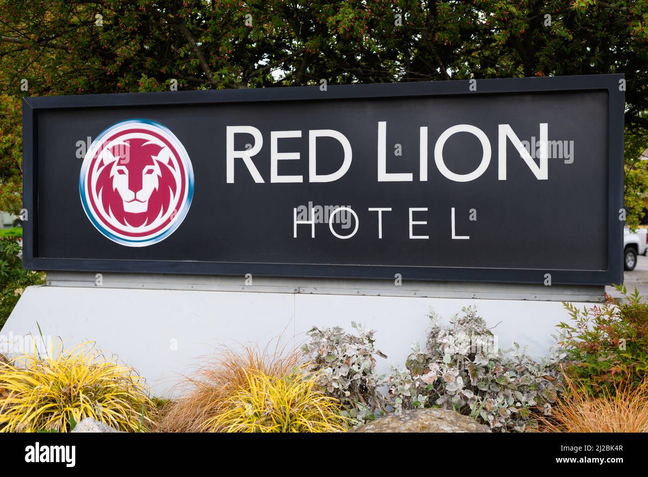 Red Lion Hotel Logo