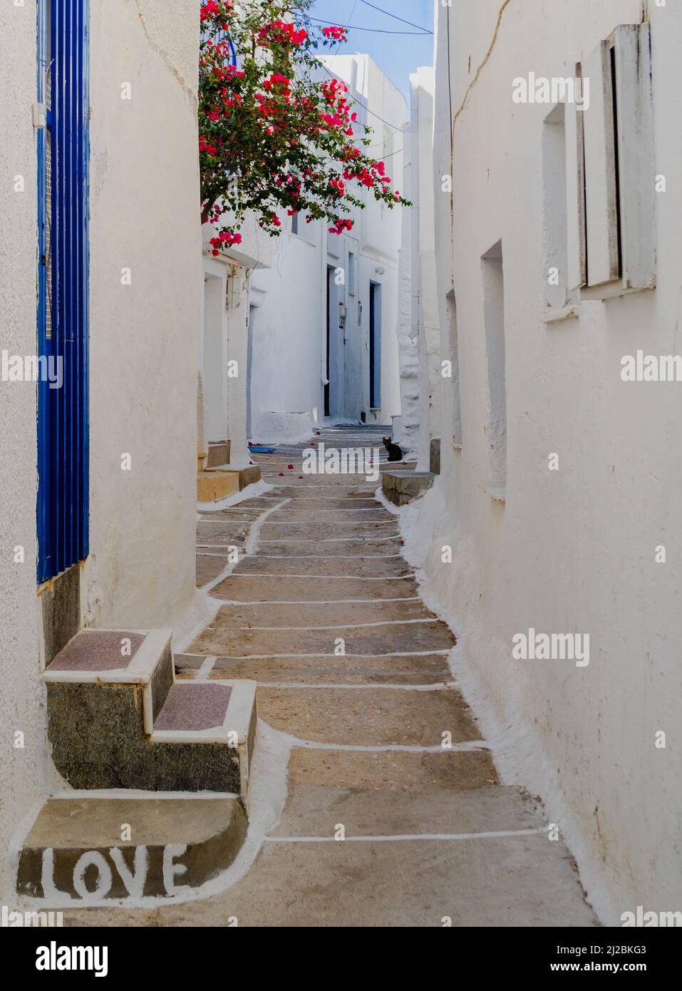 Typical narrow alley in the old town of Chora, Ios, Greece Stock Photo ...