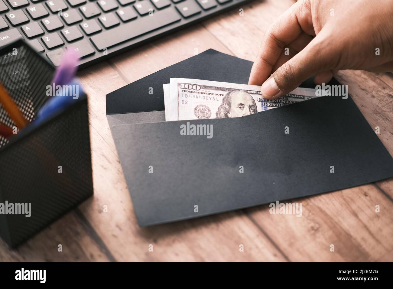 Cash envelope hand hi-res stock photography and images - Alamy