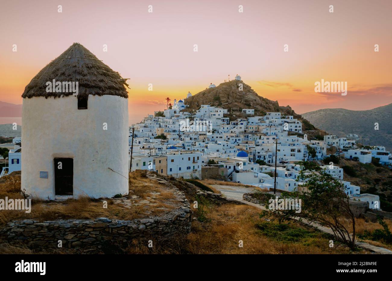 Chora village on ios island hi-res stock photography and images - Alamy