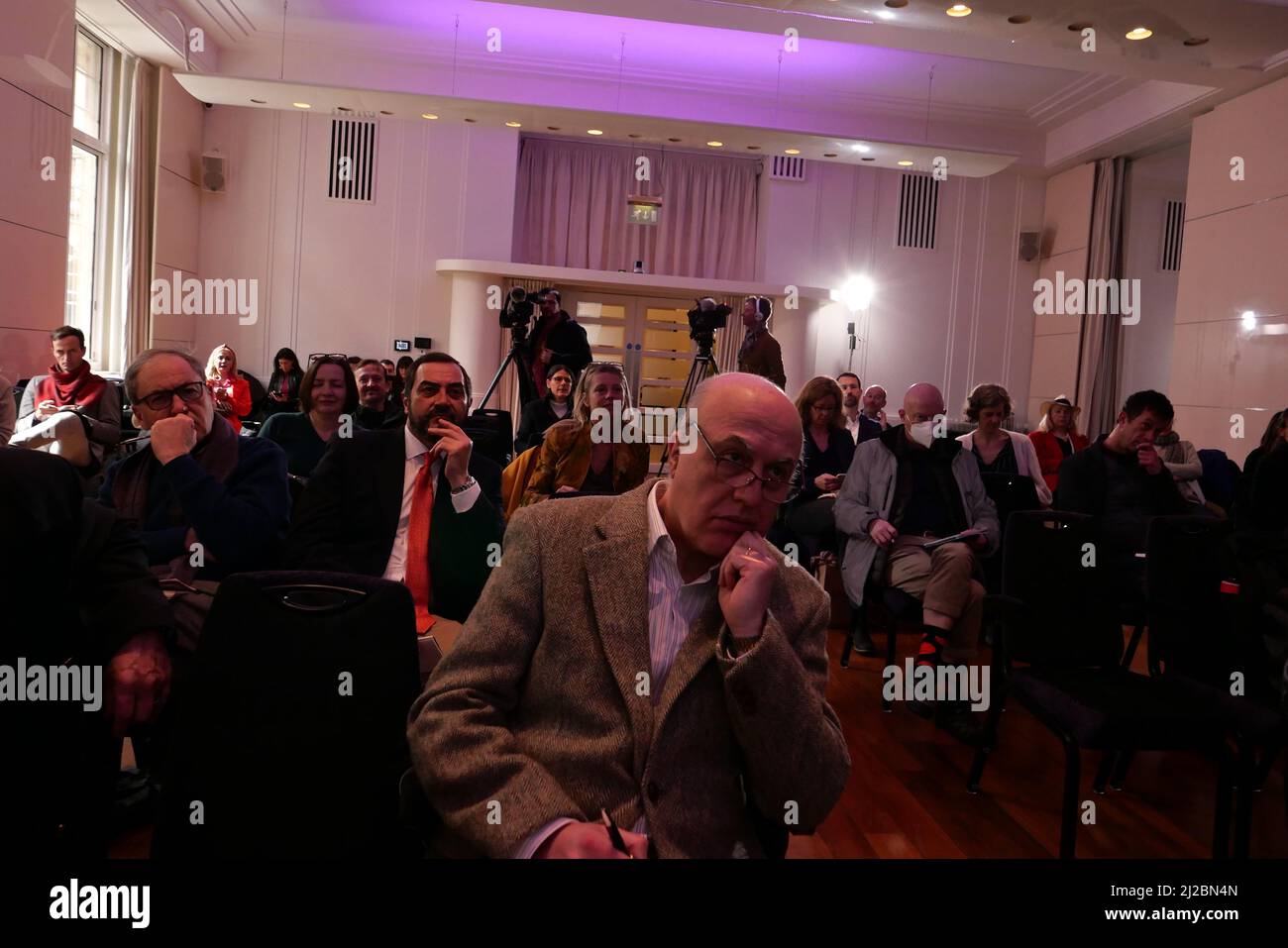 FPA-EXCLUSIVE , Press Briefing with William Hanson on The Royal ...