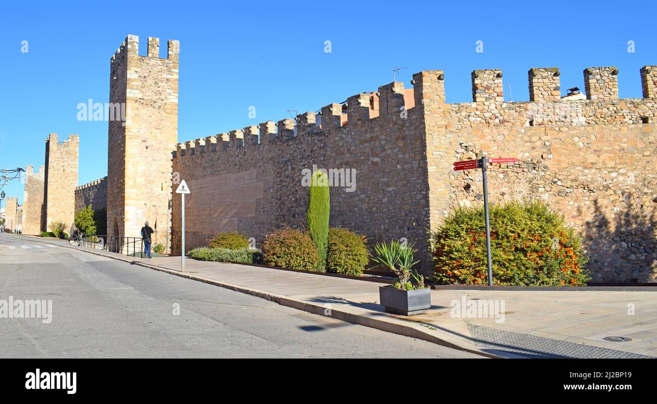 Medieval wall in Montblanc Tarragona Catalonia Spain Stock Photo - Alamy