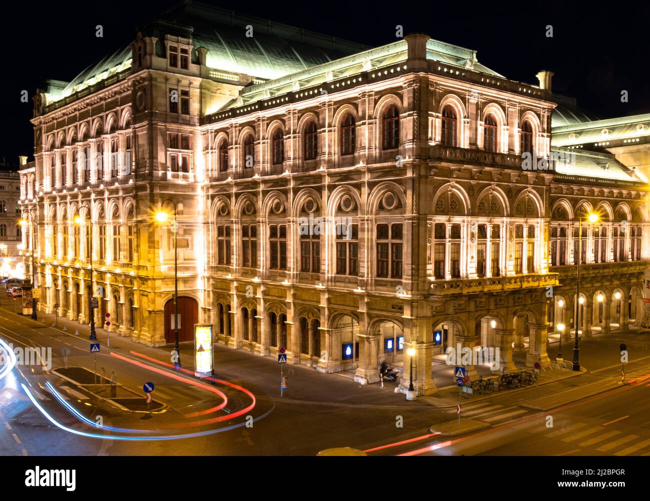 Opera vienna long exposure hi-res stock photography and images - Alamy