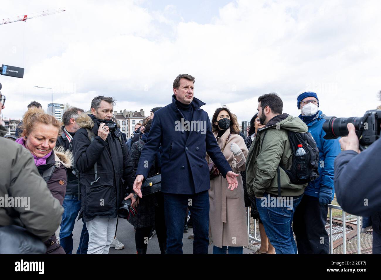 Yannick Jadot in front of SYCTOM - Syndicate for the Treatment of ...
