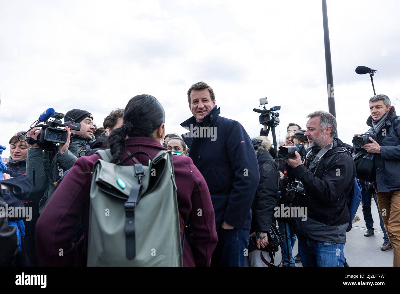 Yannick Jadot in front of SYCTOM - Syndicate for the Treatment of ...
