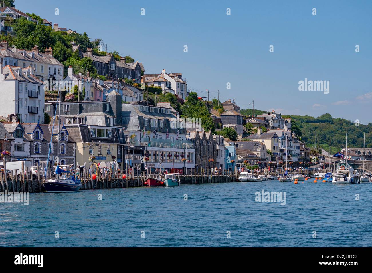 East Looe River and the hillside shops and dwellings of West Looe ...