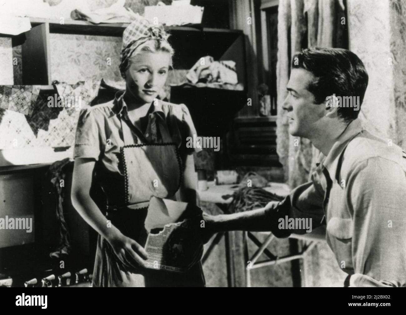 Actress joan fontaine hi-res stock photography and images - Alamy