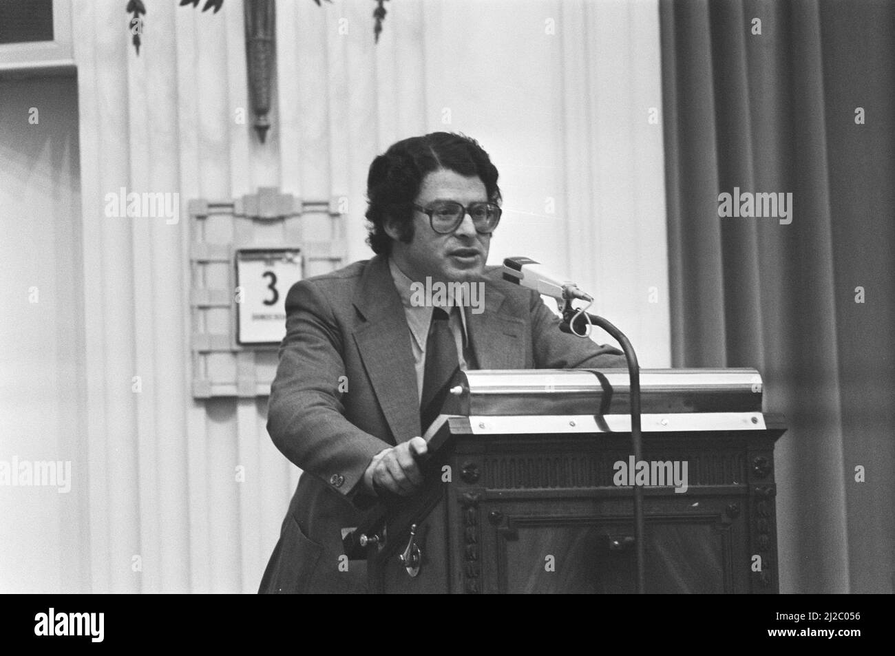 Van thijn speaking hi-res stock photography and images - Alamy