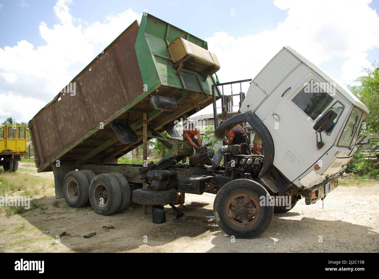 Classic mechanic cuba hi-res stock photography and images - Alamy