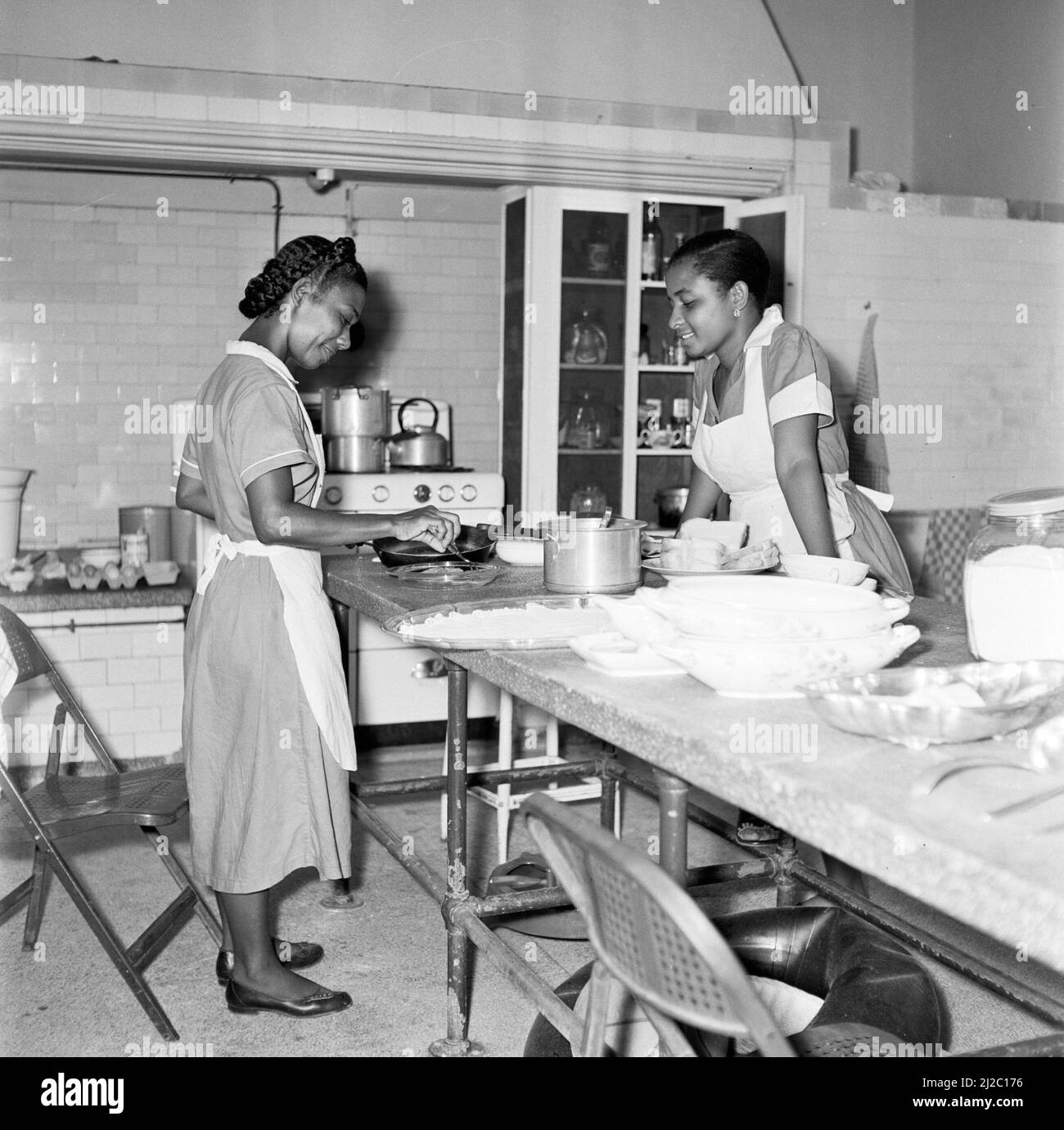 1950s servants hi-res stock photography and images - Alamy