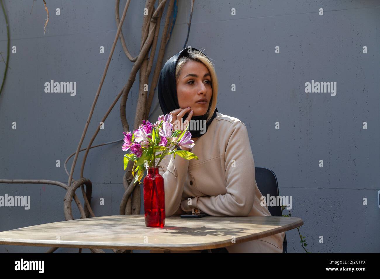 A model in a cafe Stock Photo - Alamy