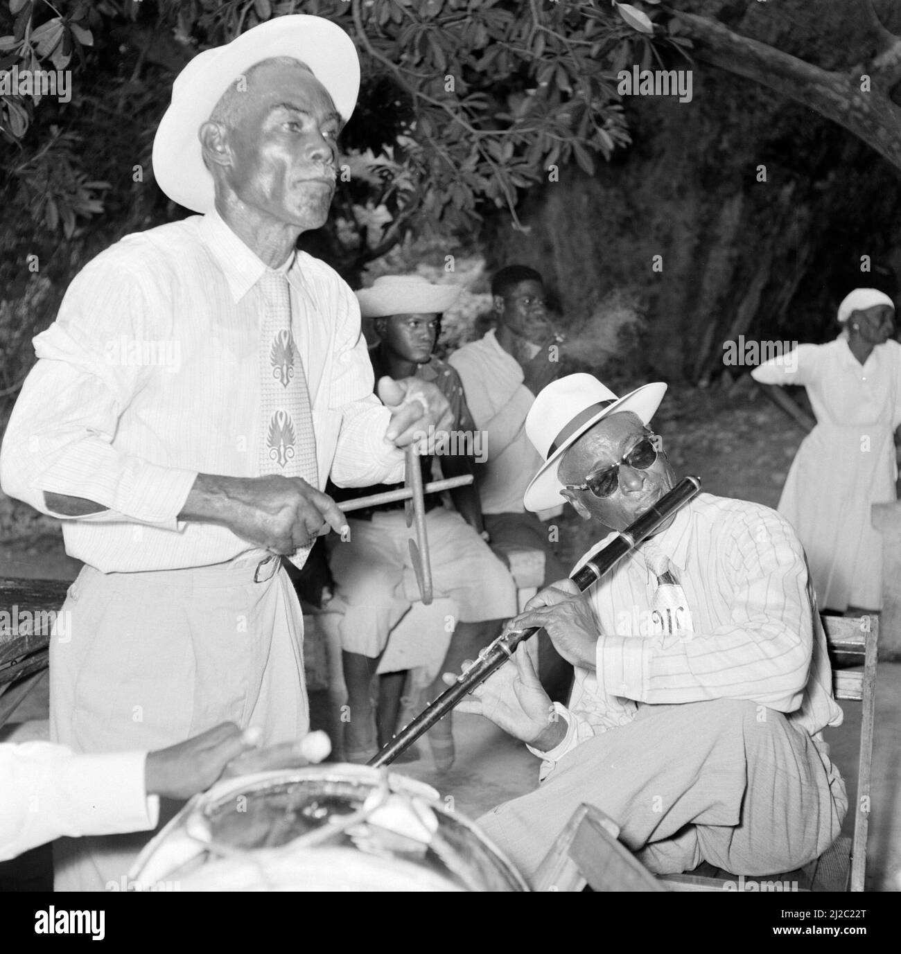 Musicians at a party ca: October 1, 1955 Stock Photo - Alamy