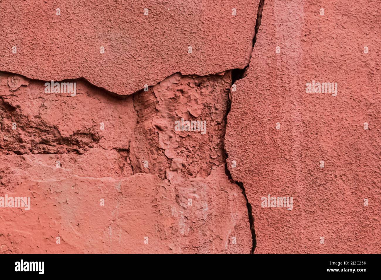 Old crack broken red concrete wall damage background cement cracked ...