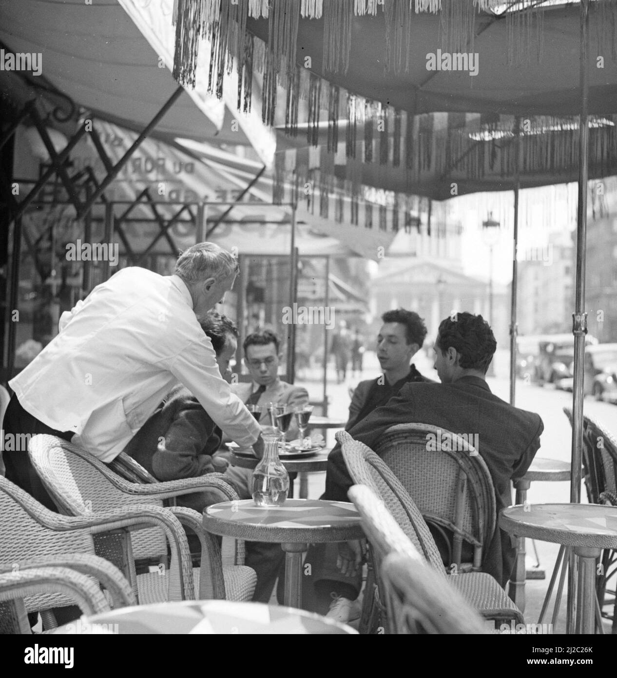 1940s outdoor dining hi-res stock photography and images - Alamy