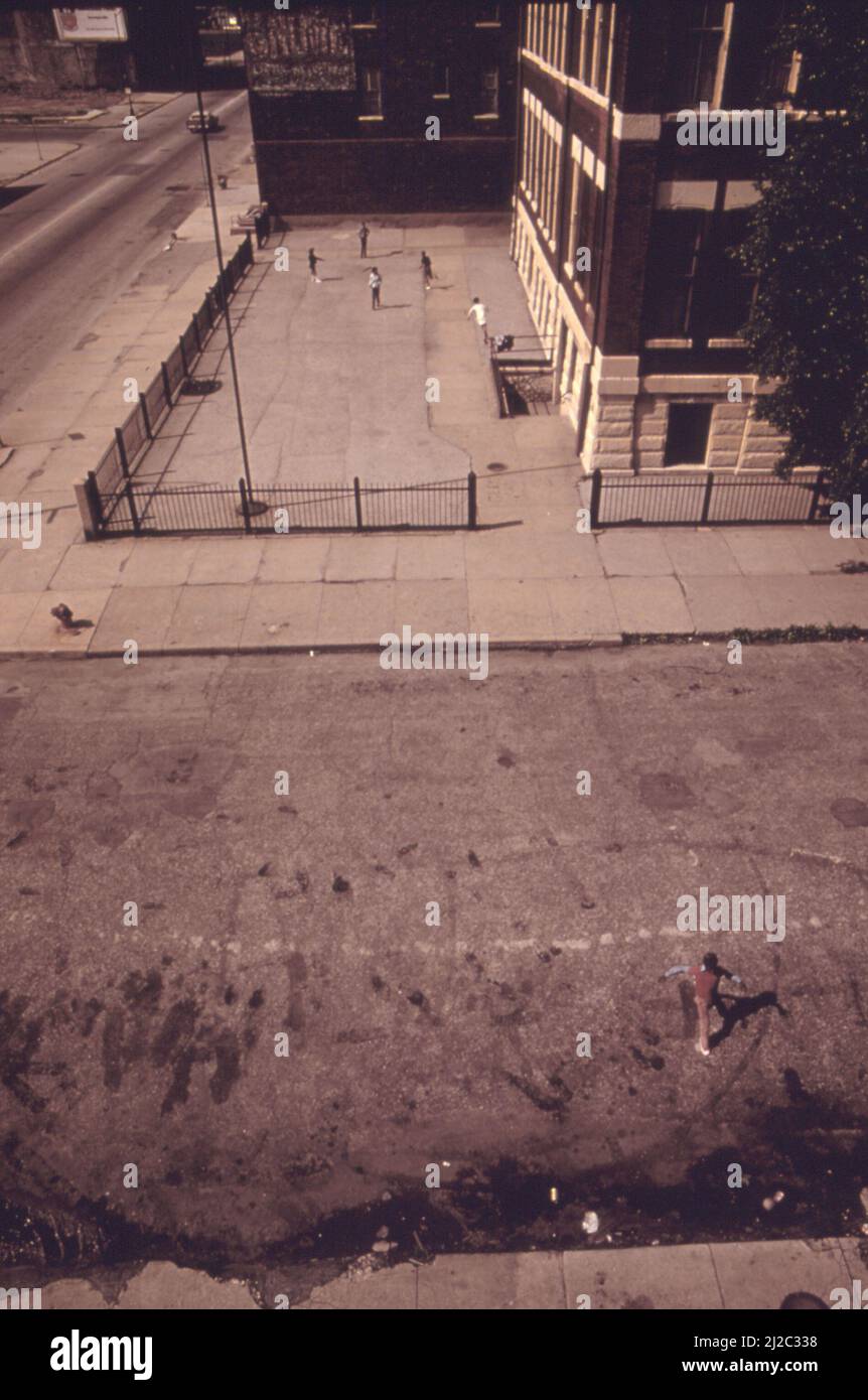 Poor children playing in yard hi-res stock photography and images - Alamy