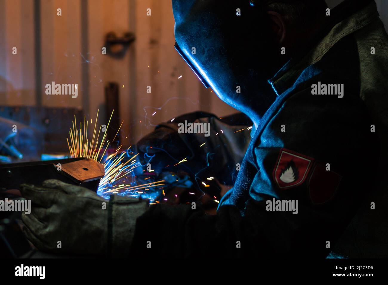 Welder at work Stock Photo - Alamy