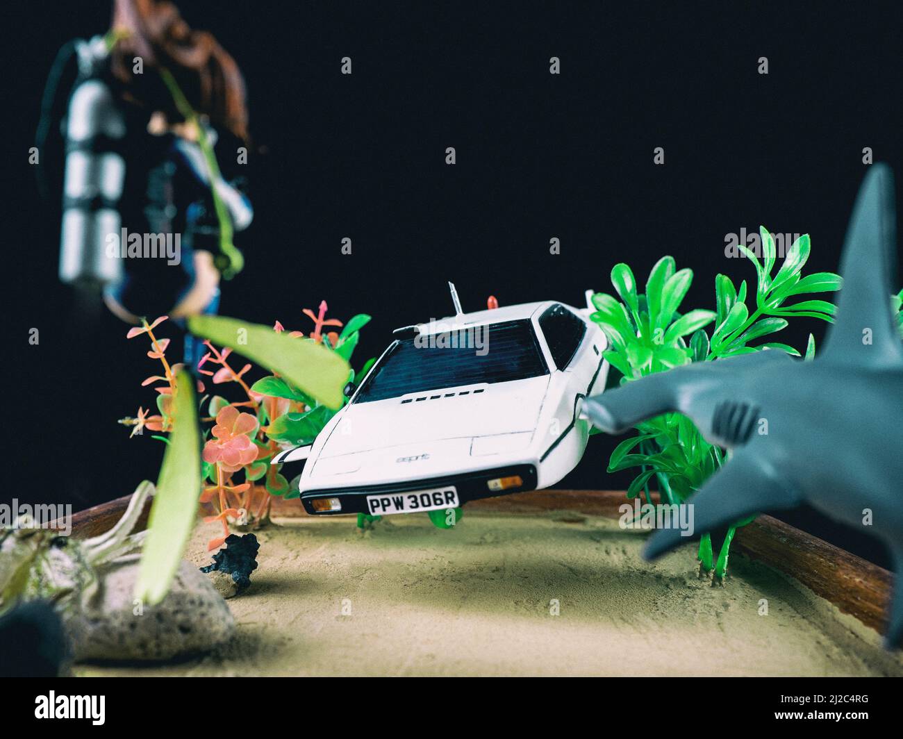 Diorama James Bond the spy who loved me submarine lotus esprit S1 wet ...