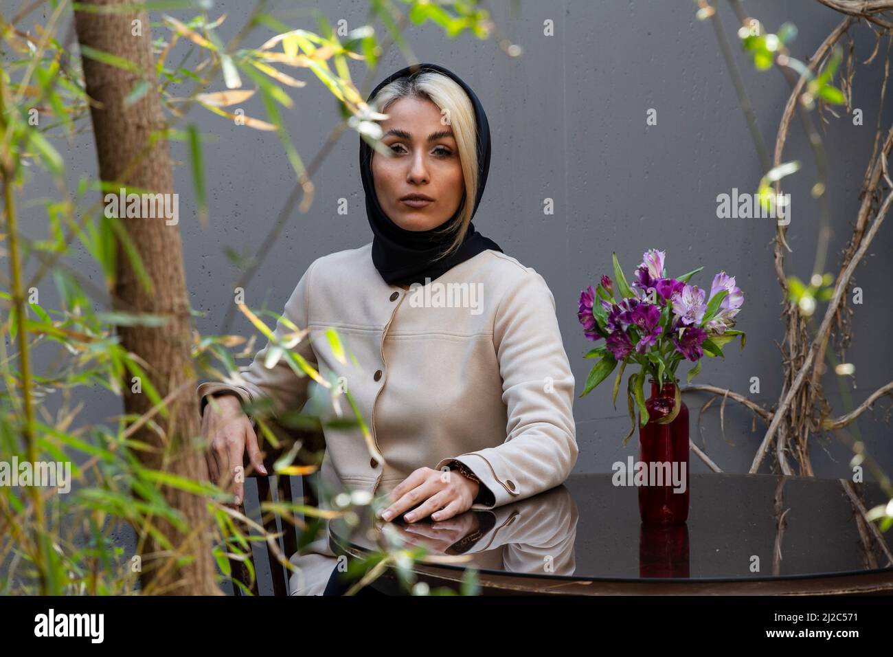 A model in a cafe Stock Photo - Alamy