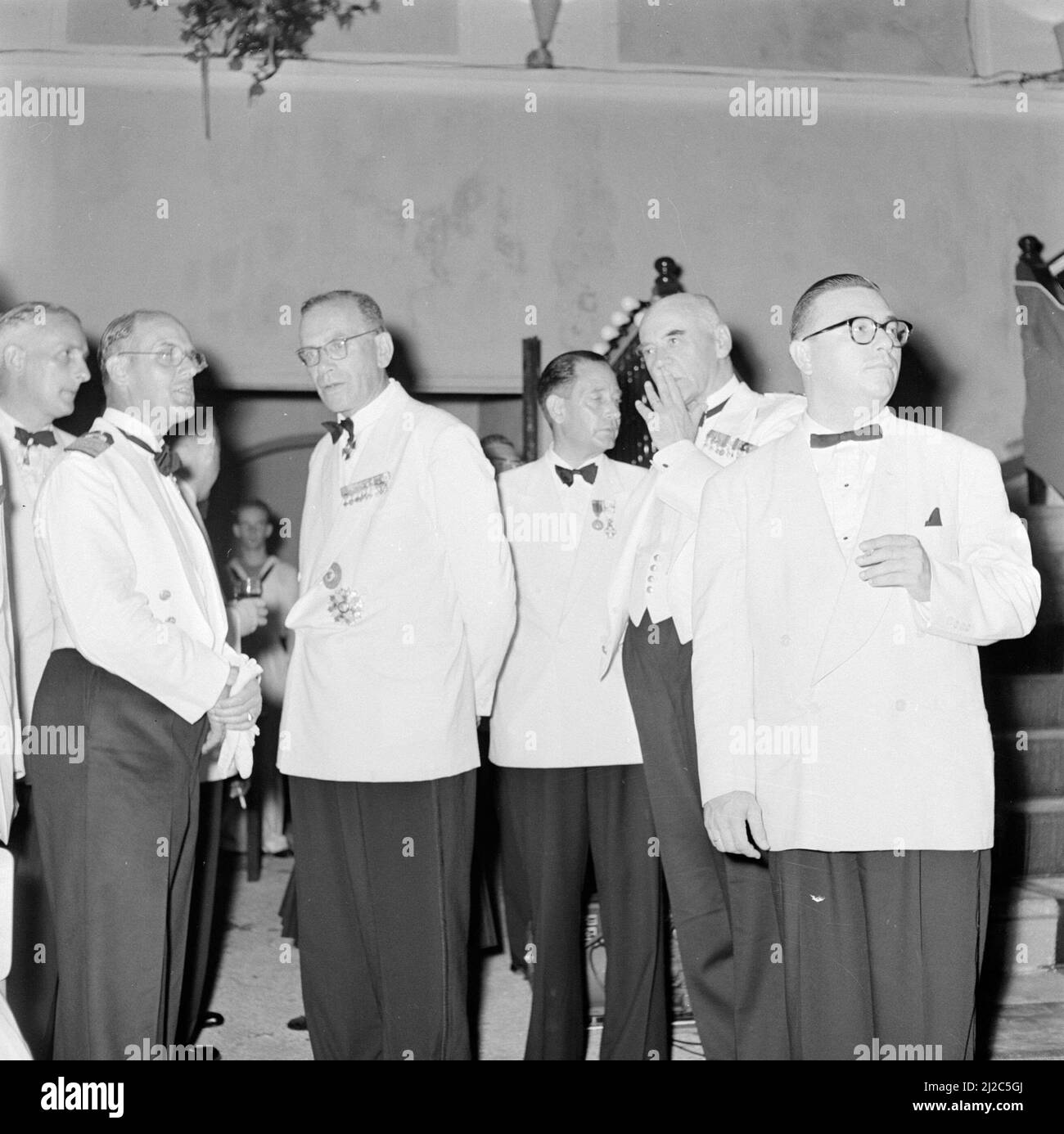 1950s men in tuxedos hi-res stock photography and images - Alamy 1950s men in tuxedos hi-res stock photography and images - Alamy