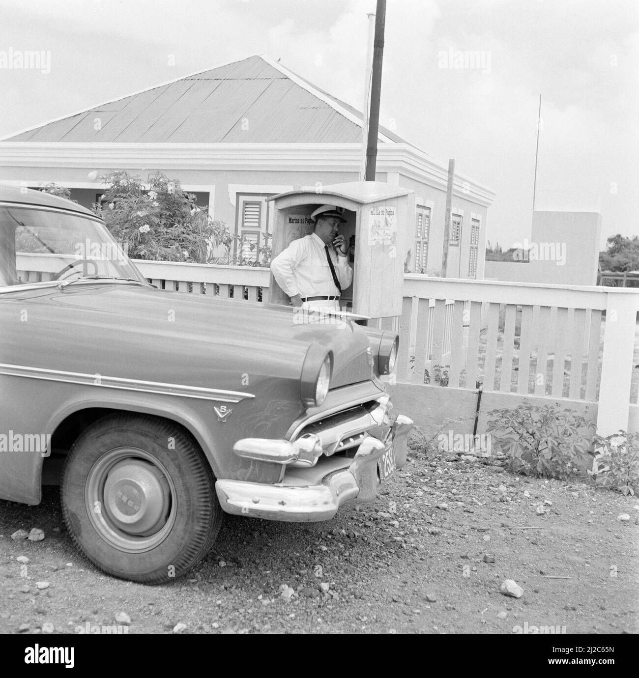 1950s telephone box hi-res stock photography and images - Alamy