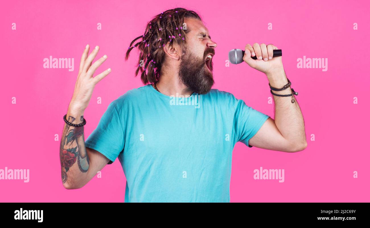 Bearded man singing with microphone. Handsome guy in blue t-shirt Sing ...