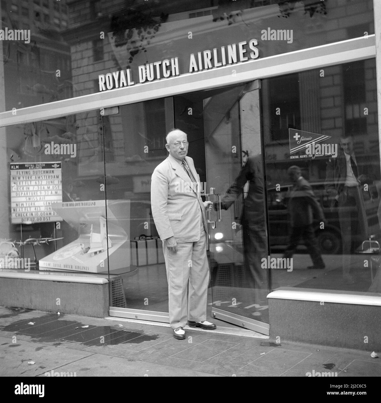 Hans Martin in front of the KLM office in New York ca: 1946 Stock Photo ...