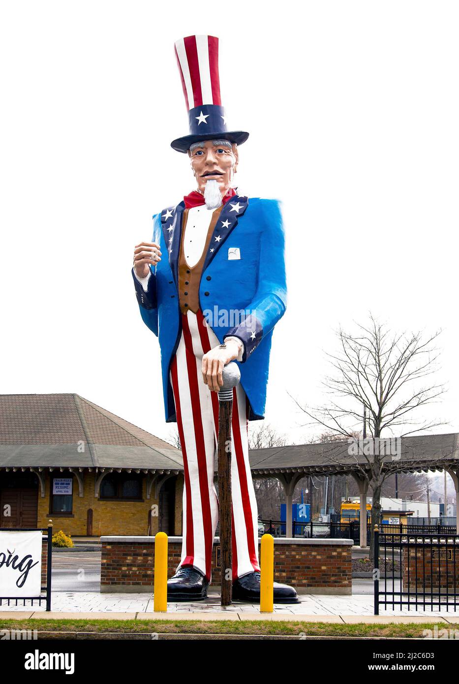 Danbury, Connecticut, USA. 31st Mar, 2022. The world's tallest Uncle ...