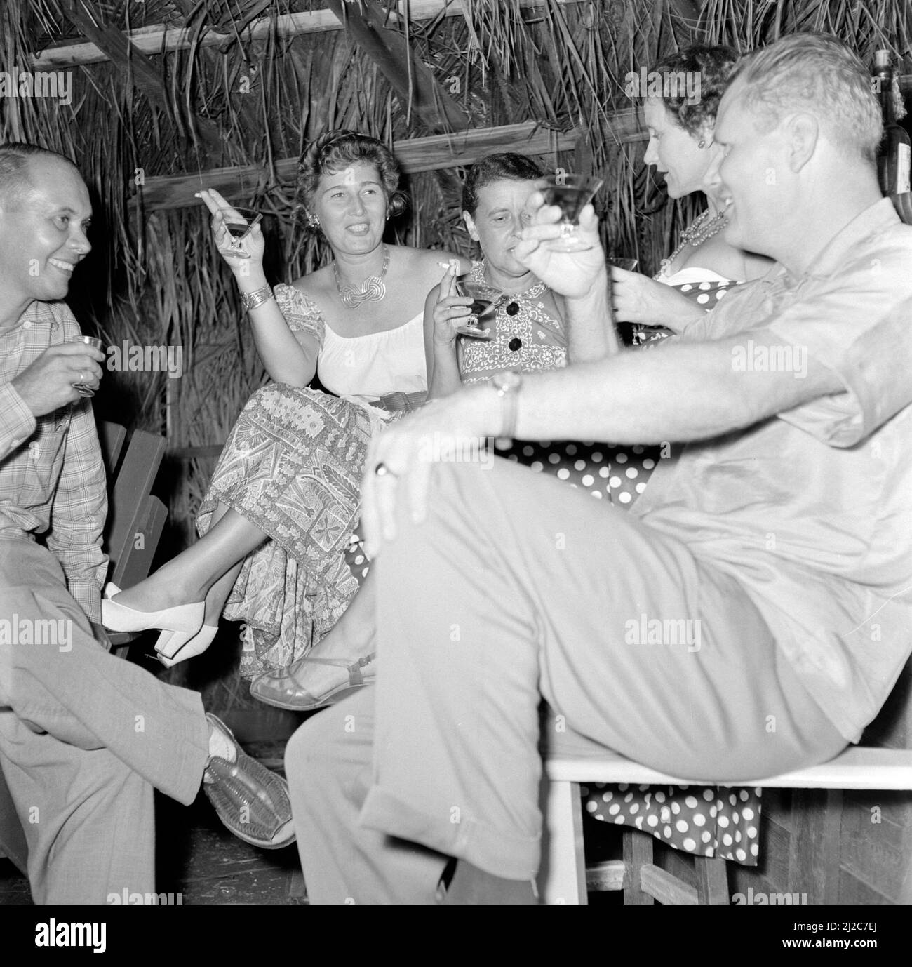 1950s dinner party hi-res stock photography and images - Alamy