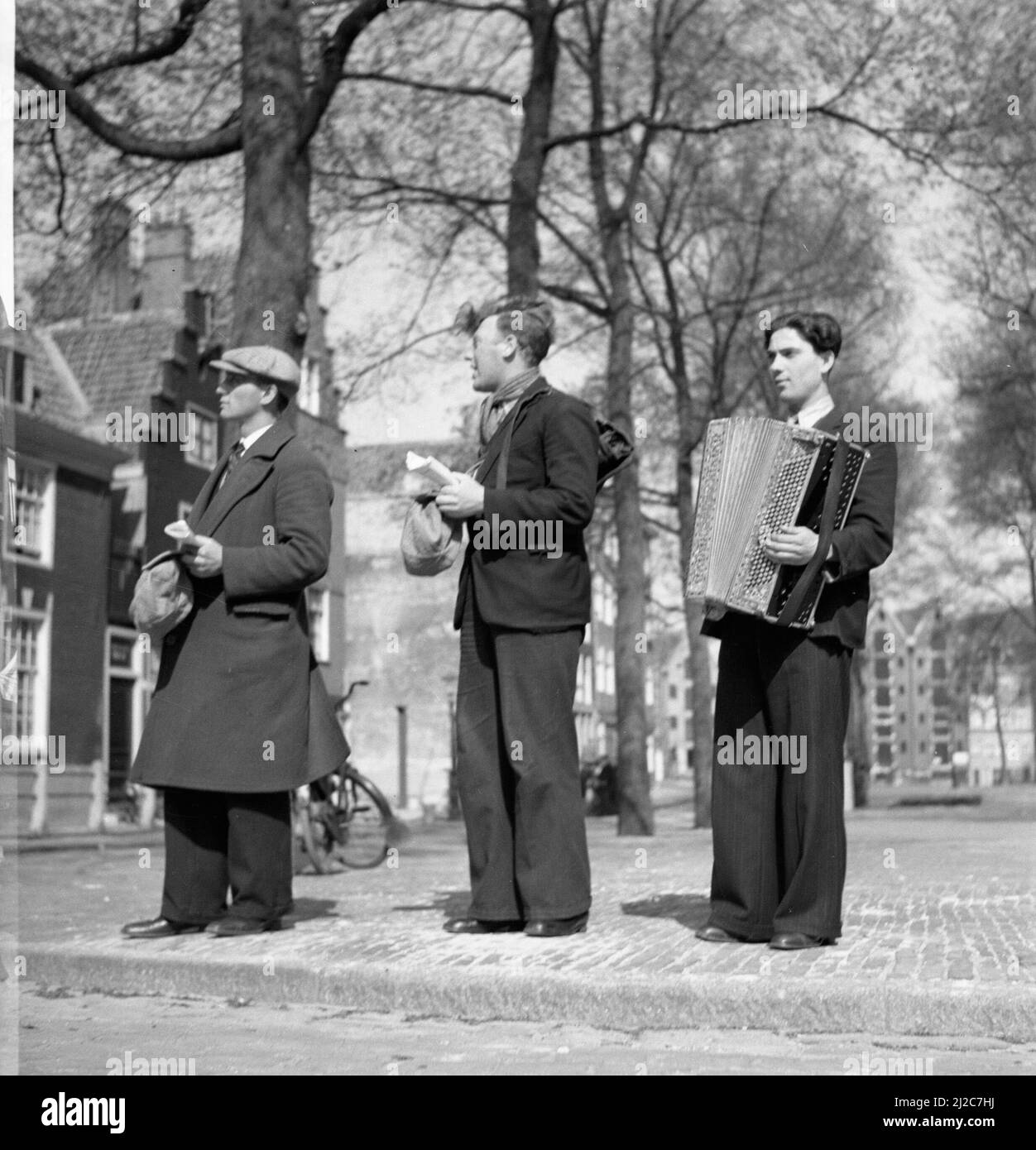 1930s street musicians hi-res stock photography and images - Alamy