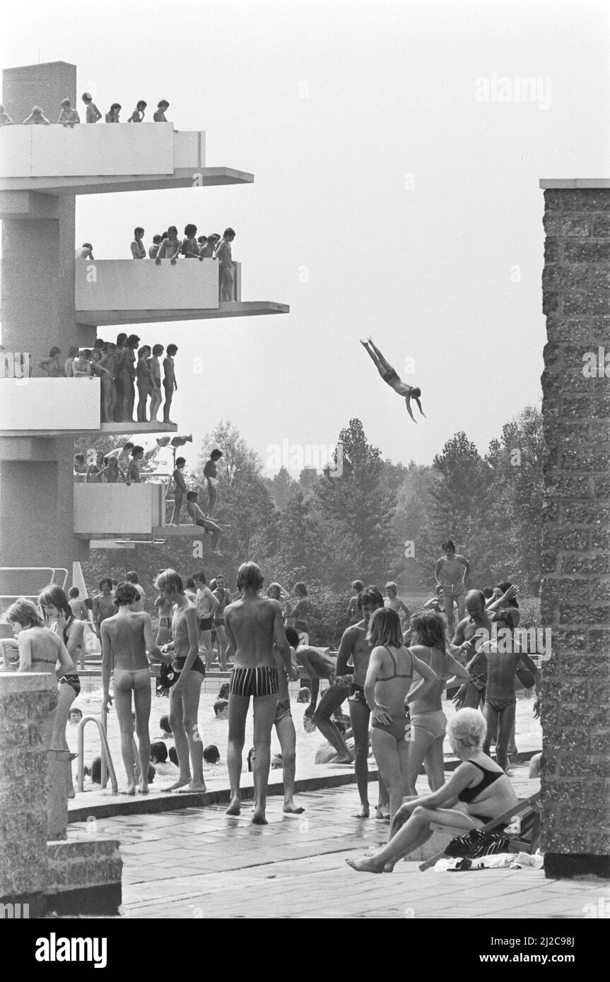 Heat wave, crowds in Sloterparkbad about June 25, 1976 Stock Photo - Alamy
