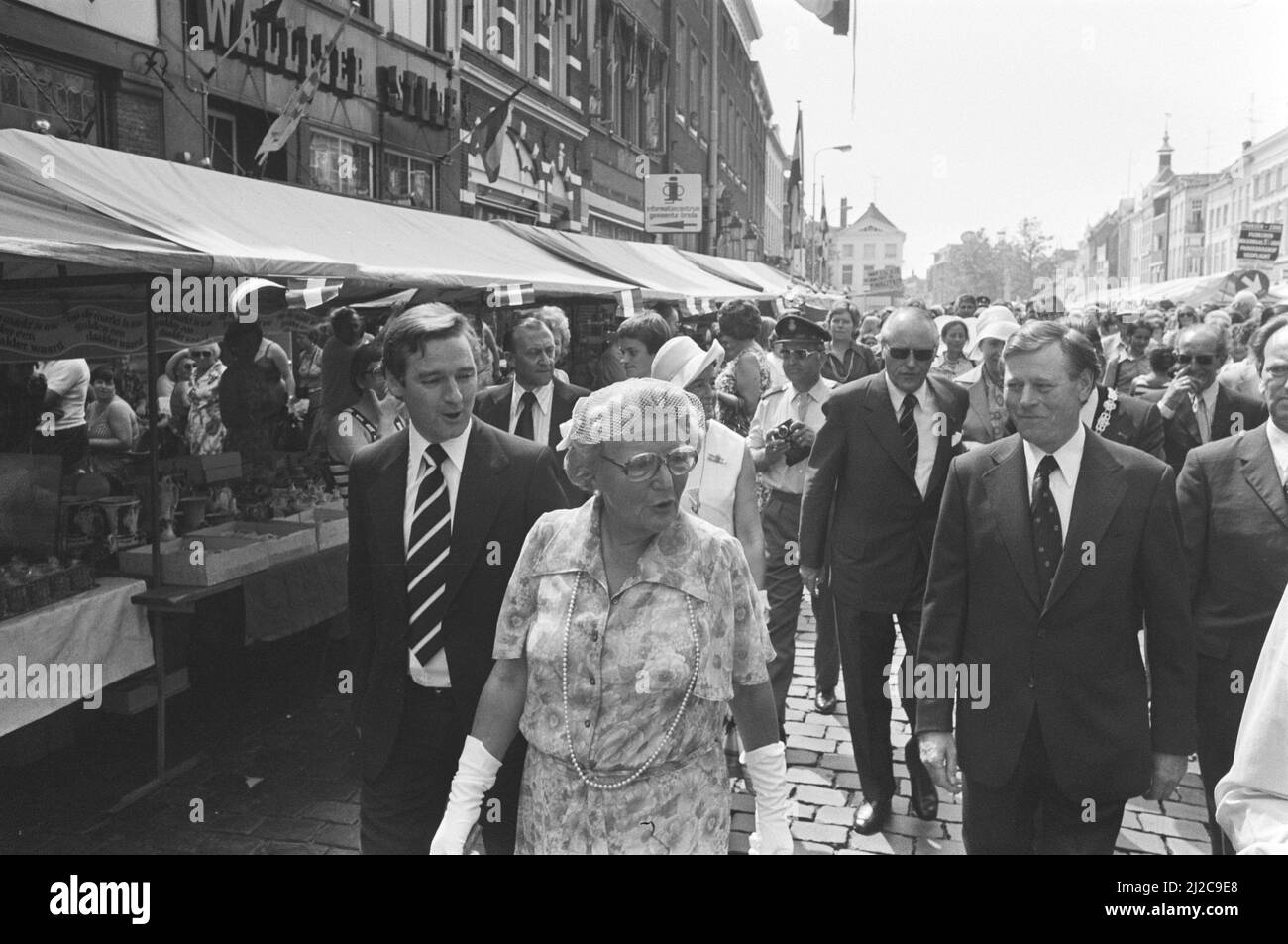 1976 queen juliana hi-res stock photography and images - Alamy
