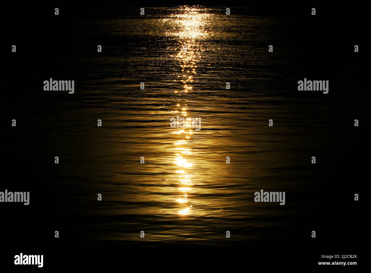 Moonlight on water hi-res stock photography and images - Alamy