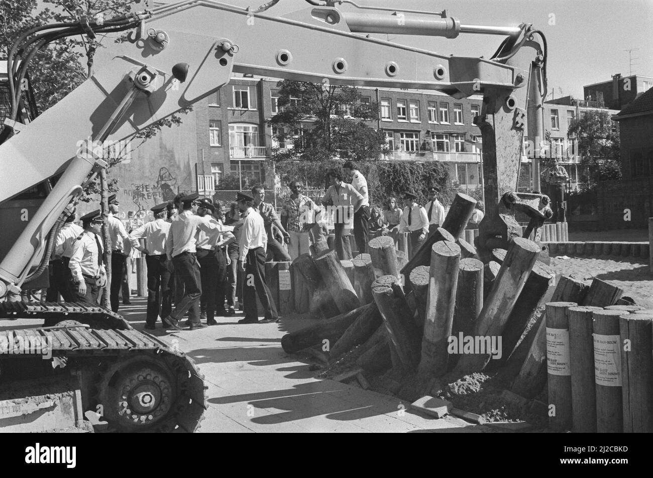 Playground in Banstraat in Amsterdam cleared of occupying residents by ...