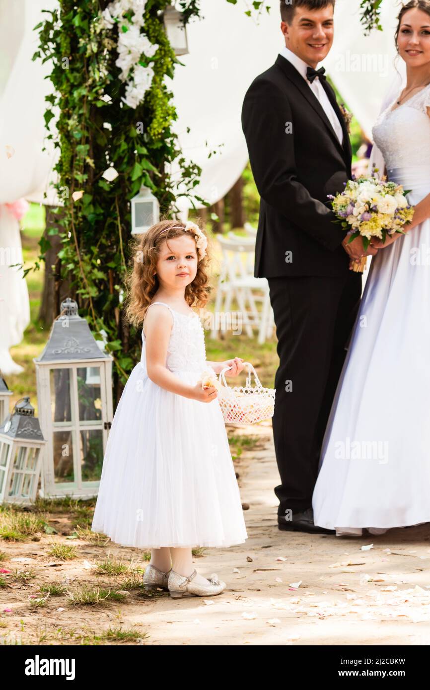 Wedding flying rose petals from kids at ceremony Stock Photo - Alamy