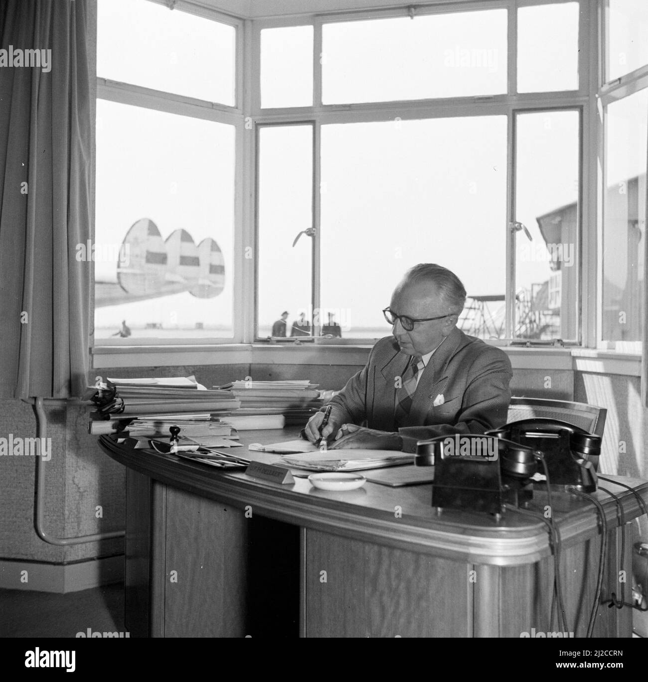 Schiphol director Jan Dellaert at his desk at the airport. In the ...