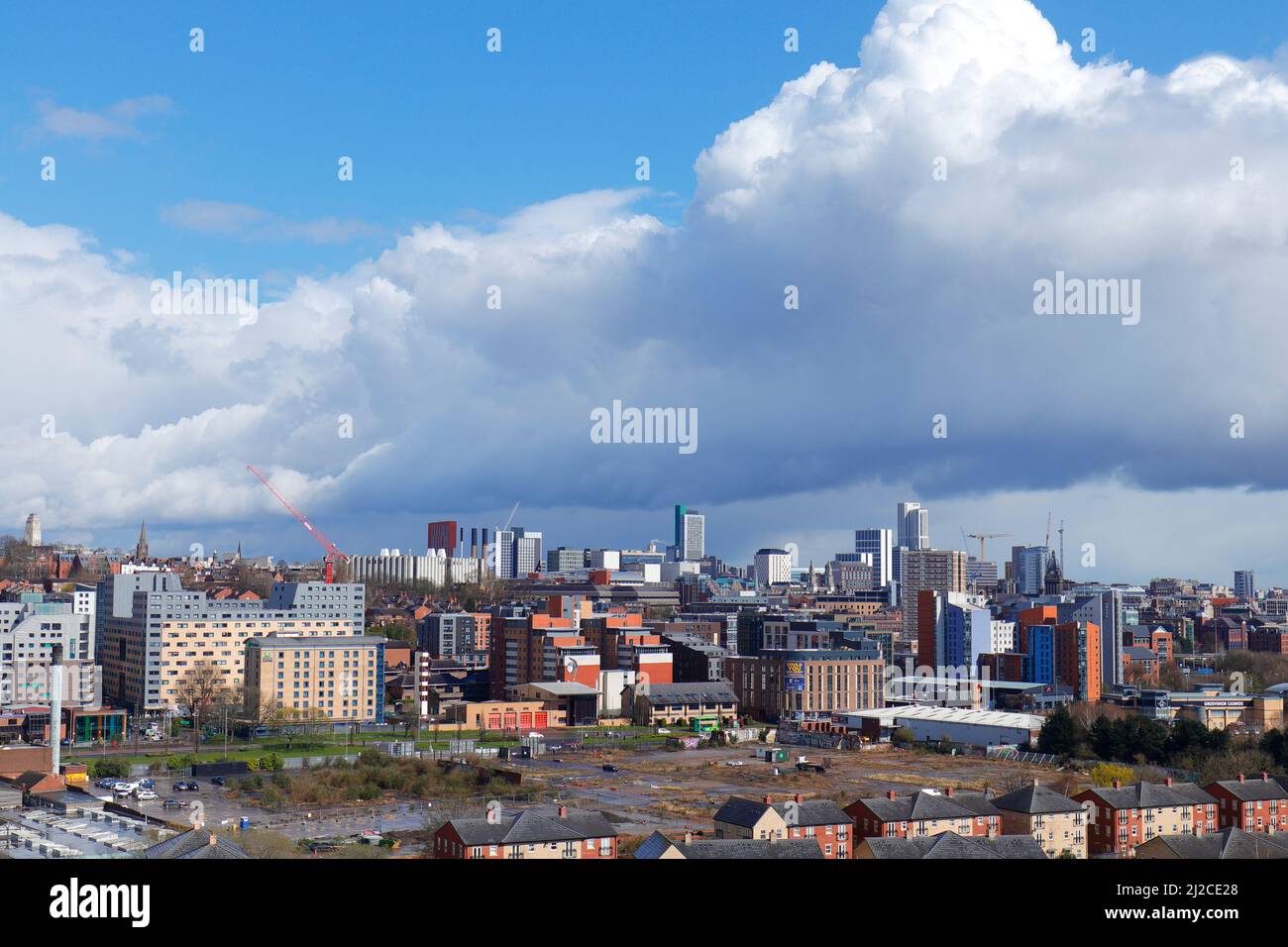 Leeds city skyline 2022 hi-res stock photography and images - Alamy
