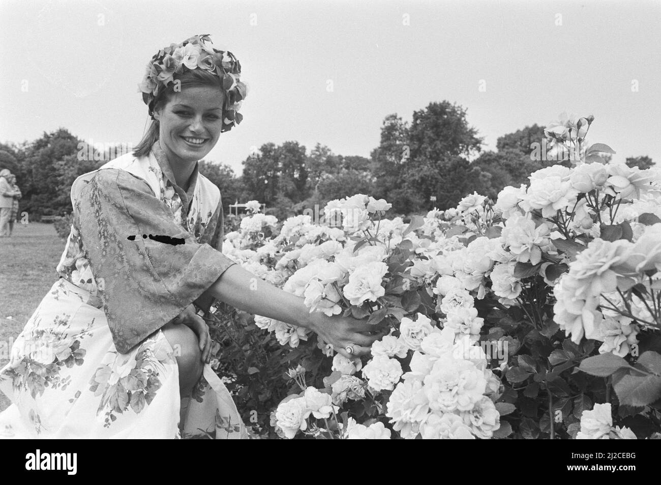 Rose queen Ada Erotsieck visits rose exhibition in The Hague ca. 10 ...