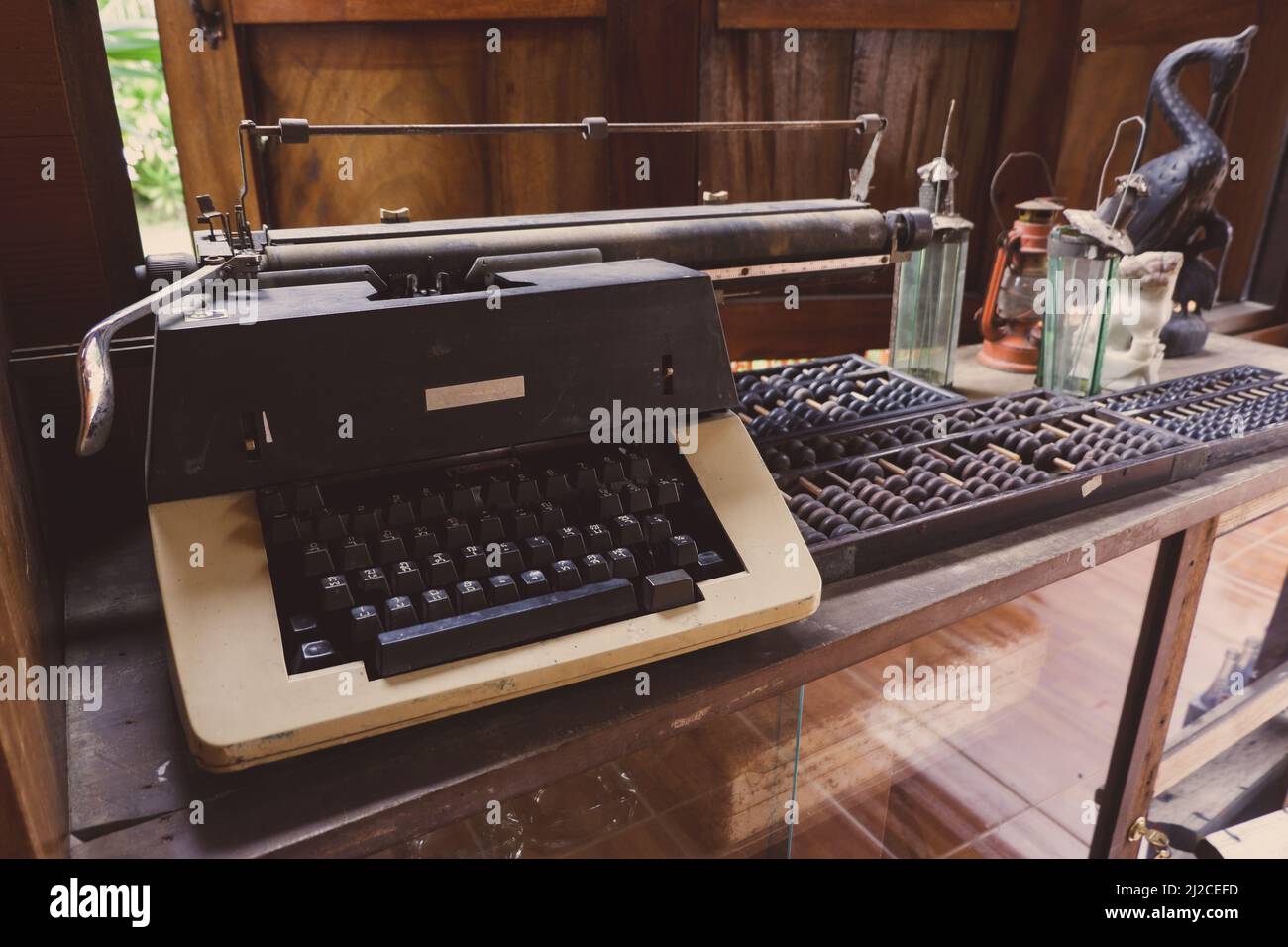 Retro typing hi-res stock photography and images - Alamy
