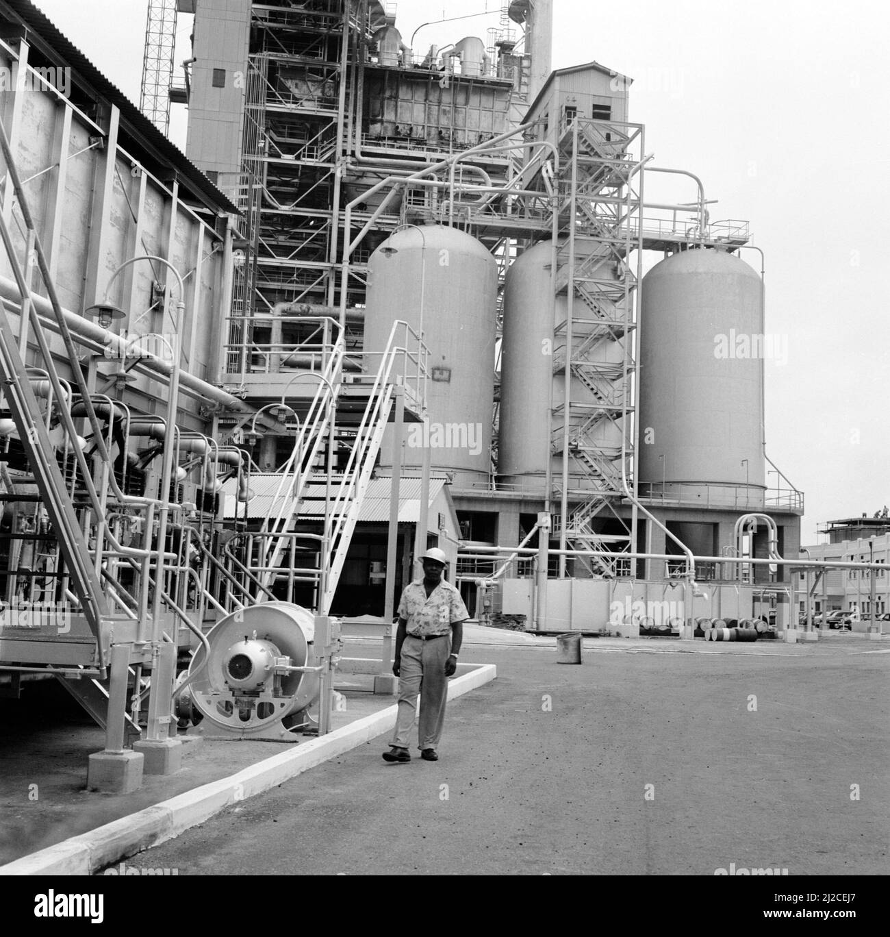 1950s oil refinery hi-res stock photography and images - Alamy