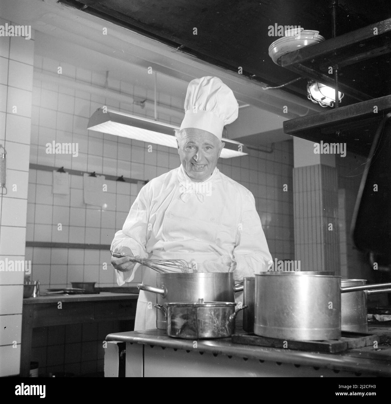 1950s chef cooking food in a large kitchen ca: June 26, 1954 Stock ...