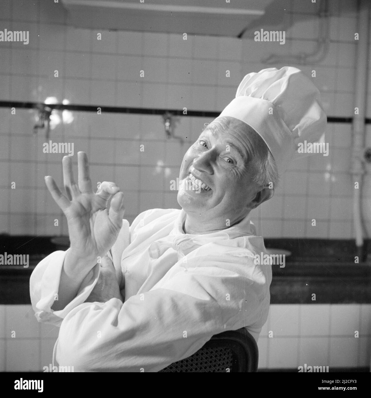 1950s smiling chef in a large kitchen ca: June 26, 1954 Stock Photo - Alamy