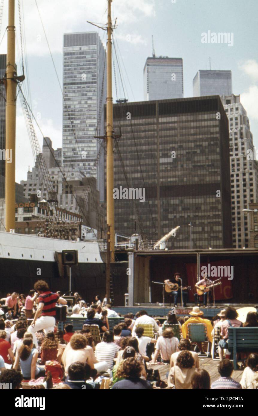 1970s south street seaport hi-res stock photography and images - Alamy