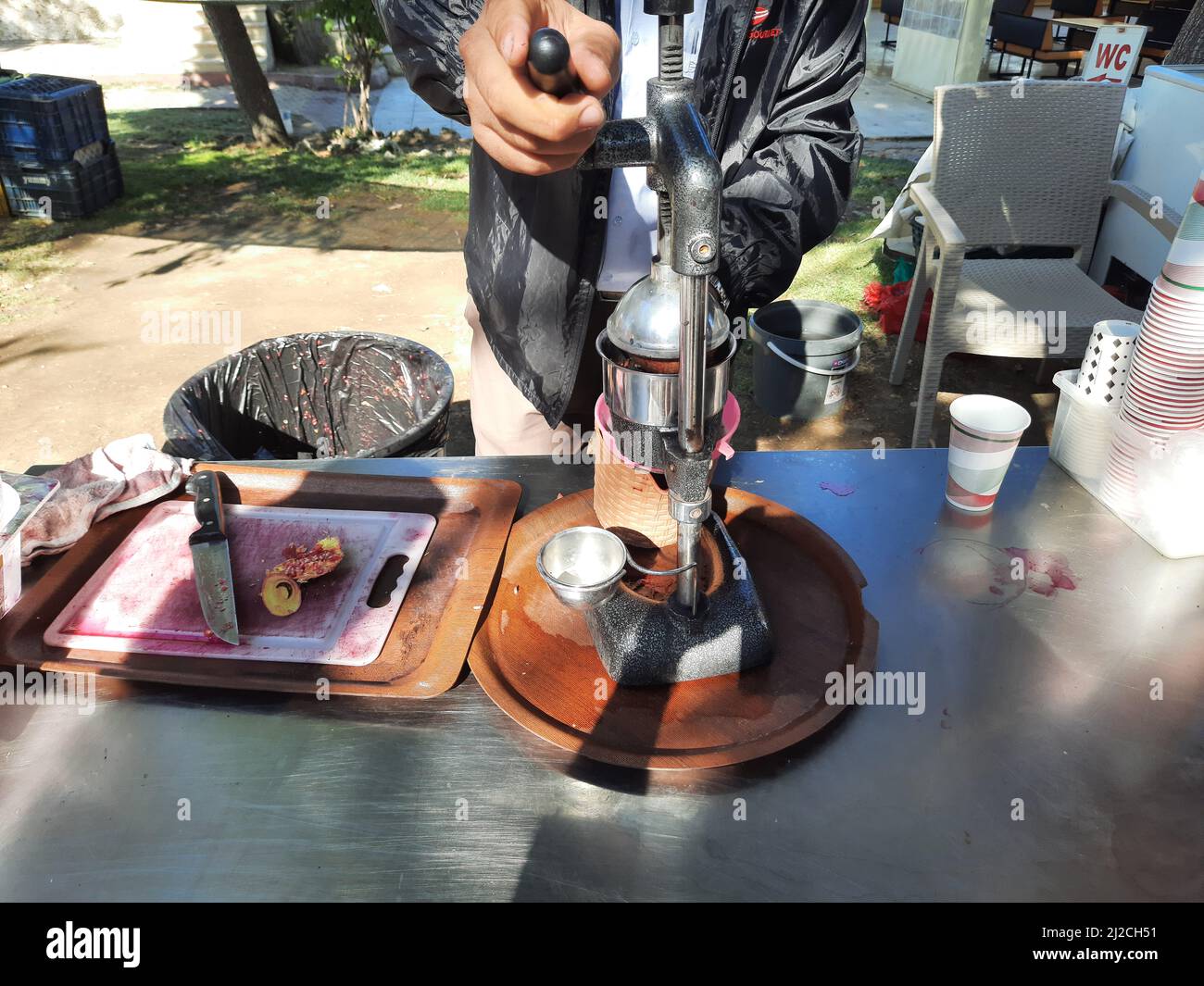 Orange fruit juice vendor hi-res stock photography and images - Alamy