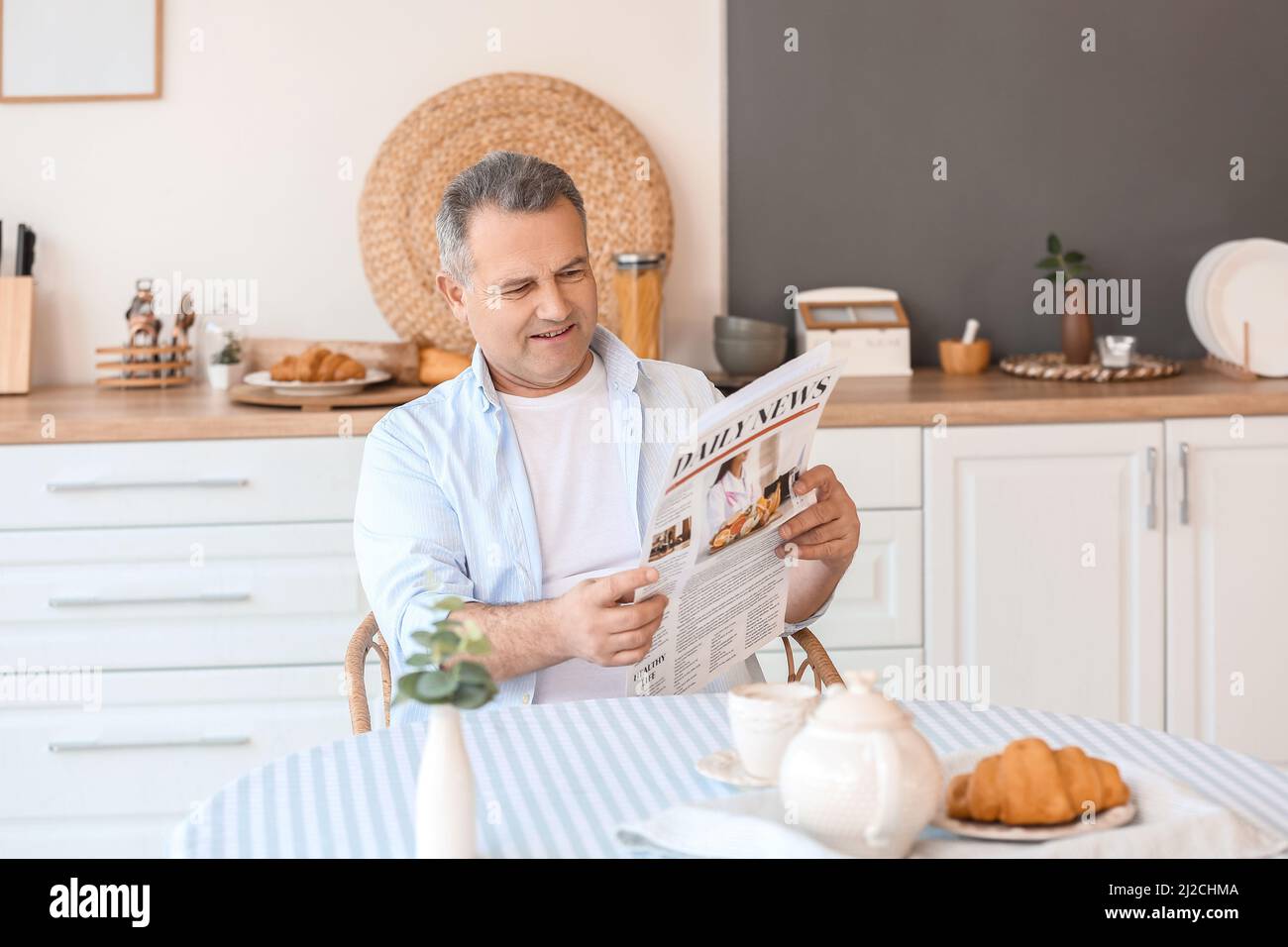Man reading newspaper kitchen table hi-res stock photography and images ...
