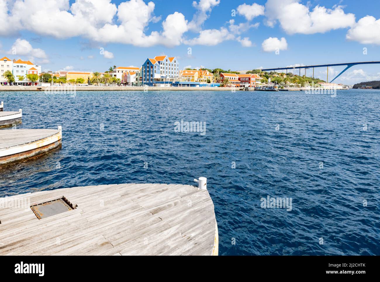 View from the famous Queen-Emma-Bridge over to Otrobanda and the Queen ...